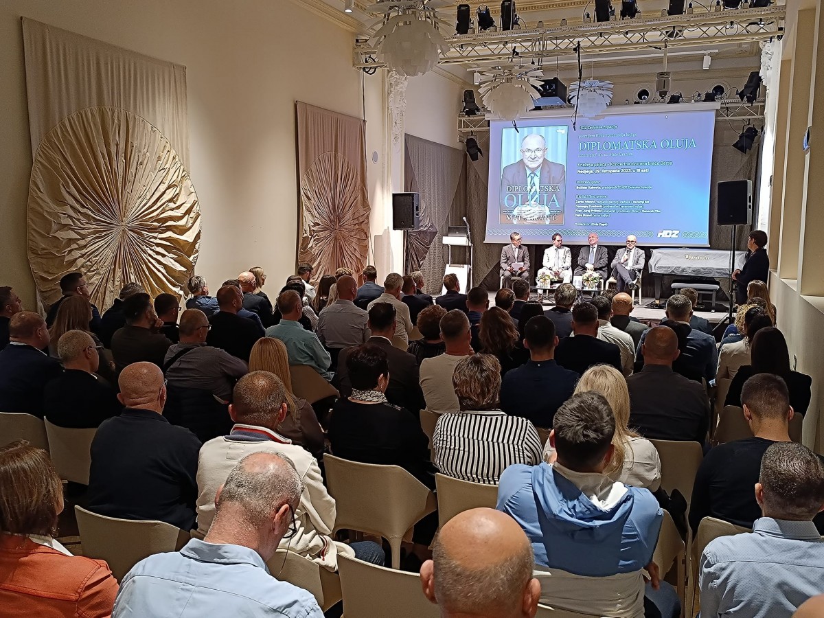 U ZADRU PRIKAZANA HRVATSKA PREMIJERA FILMA DIPLOMATSKA OLUJA - HDZ ...